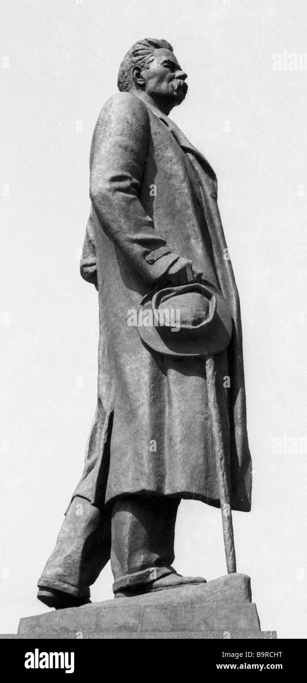 Monument to writer Alexei Gorky Stock Photo - Alamy