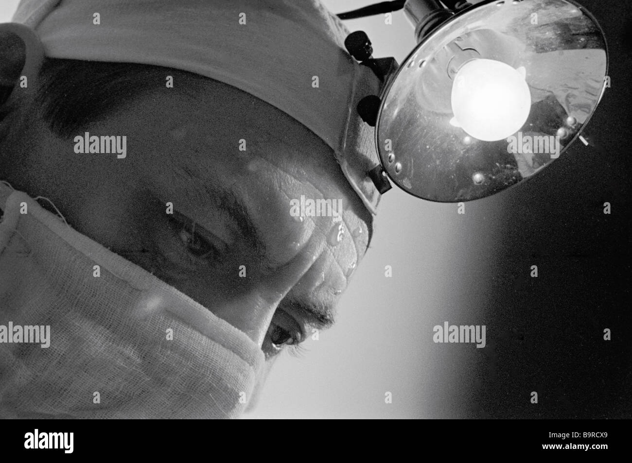Surgeon performs difficult operation Stock Photo - Alamy