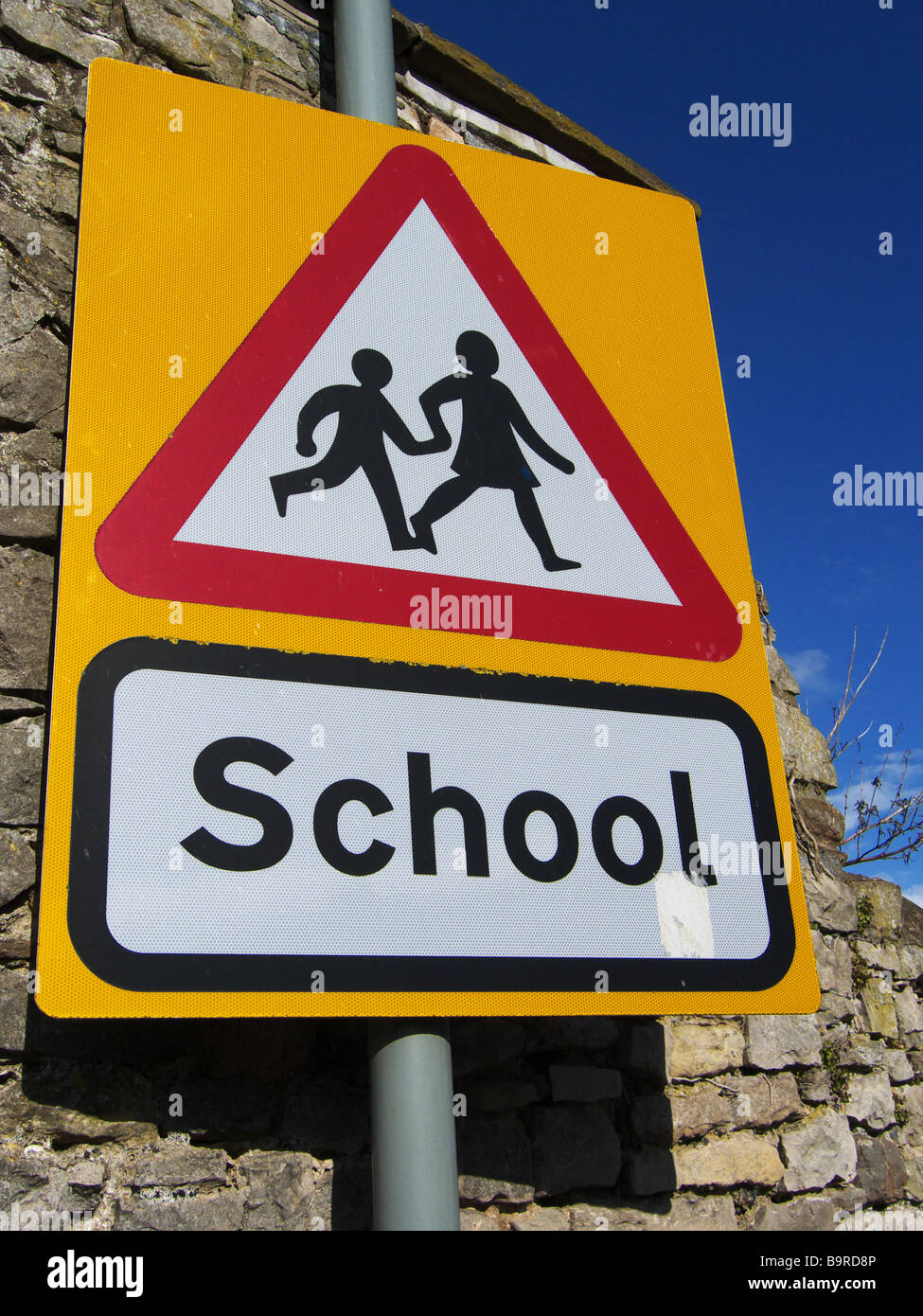School road sign hi-res stock photography and images - Alamy