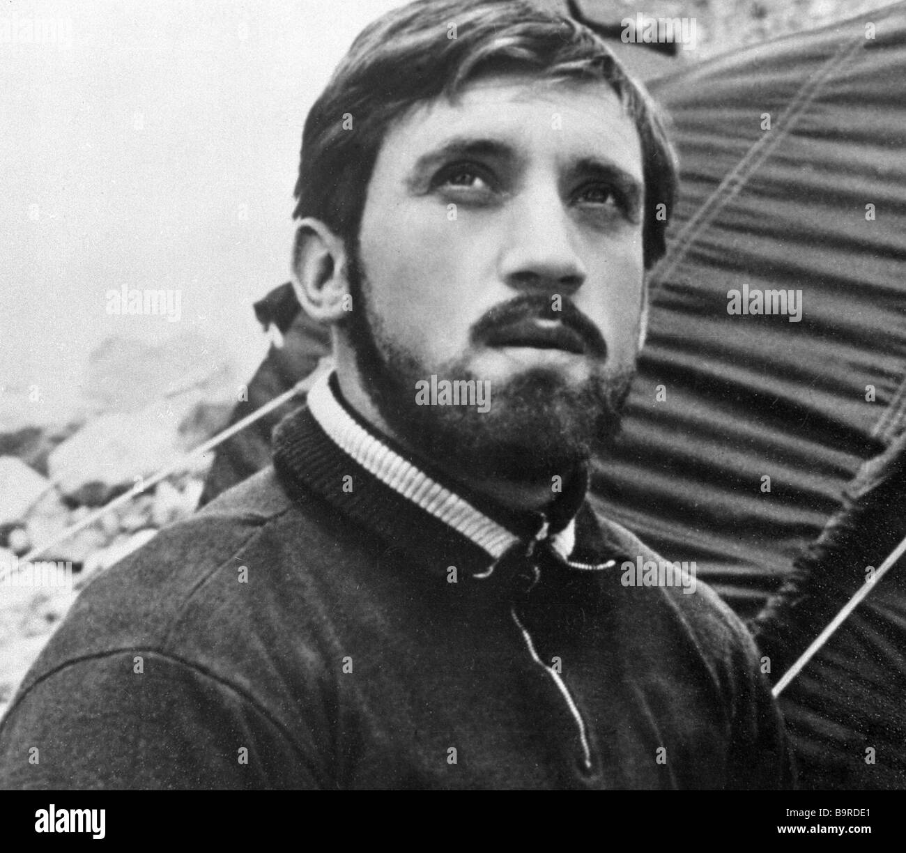 Vladimir Vysotsky as the radio operator in Stanislav Govorukhin s film ...