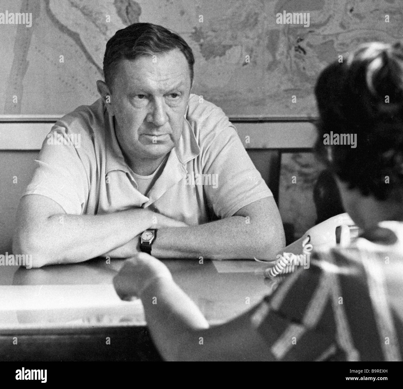 Academician Alexander Yanshin PhD and his student Stock Photo - Alamy