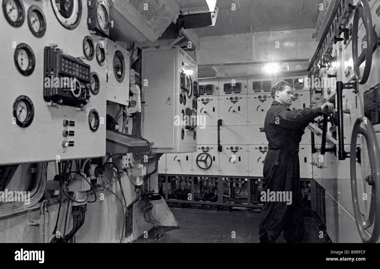 Sternward power plant gear aboard nuclear powered Lenin icebreaker ...