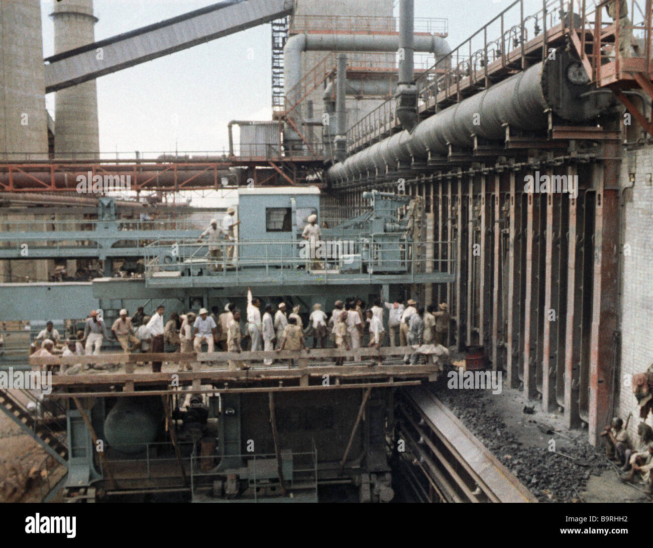 Soviet and Indian builders control the loading of coal into coke ...