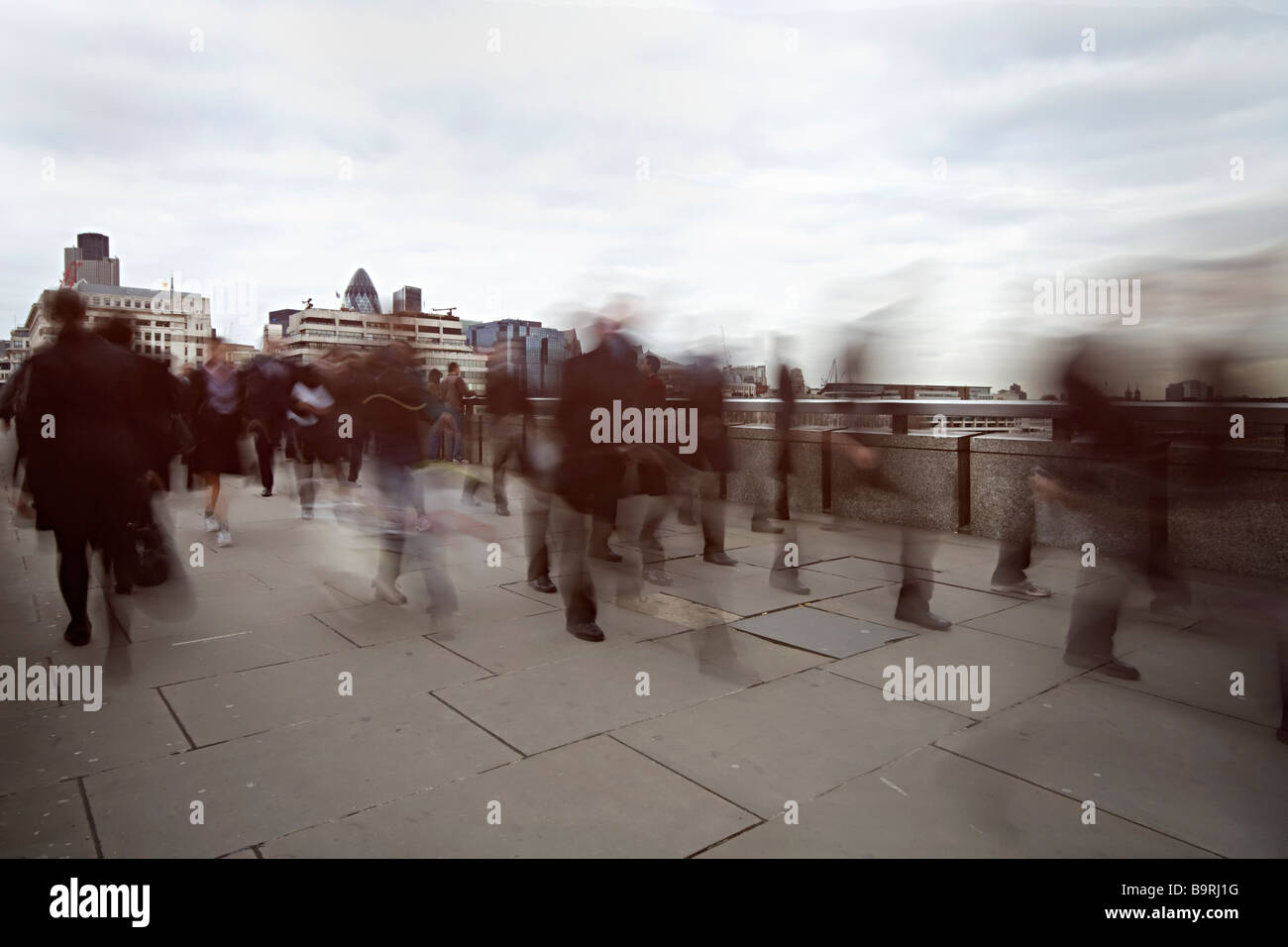 Commuters in the rush hour crossing London Bridge Stock Photo - Alamy