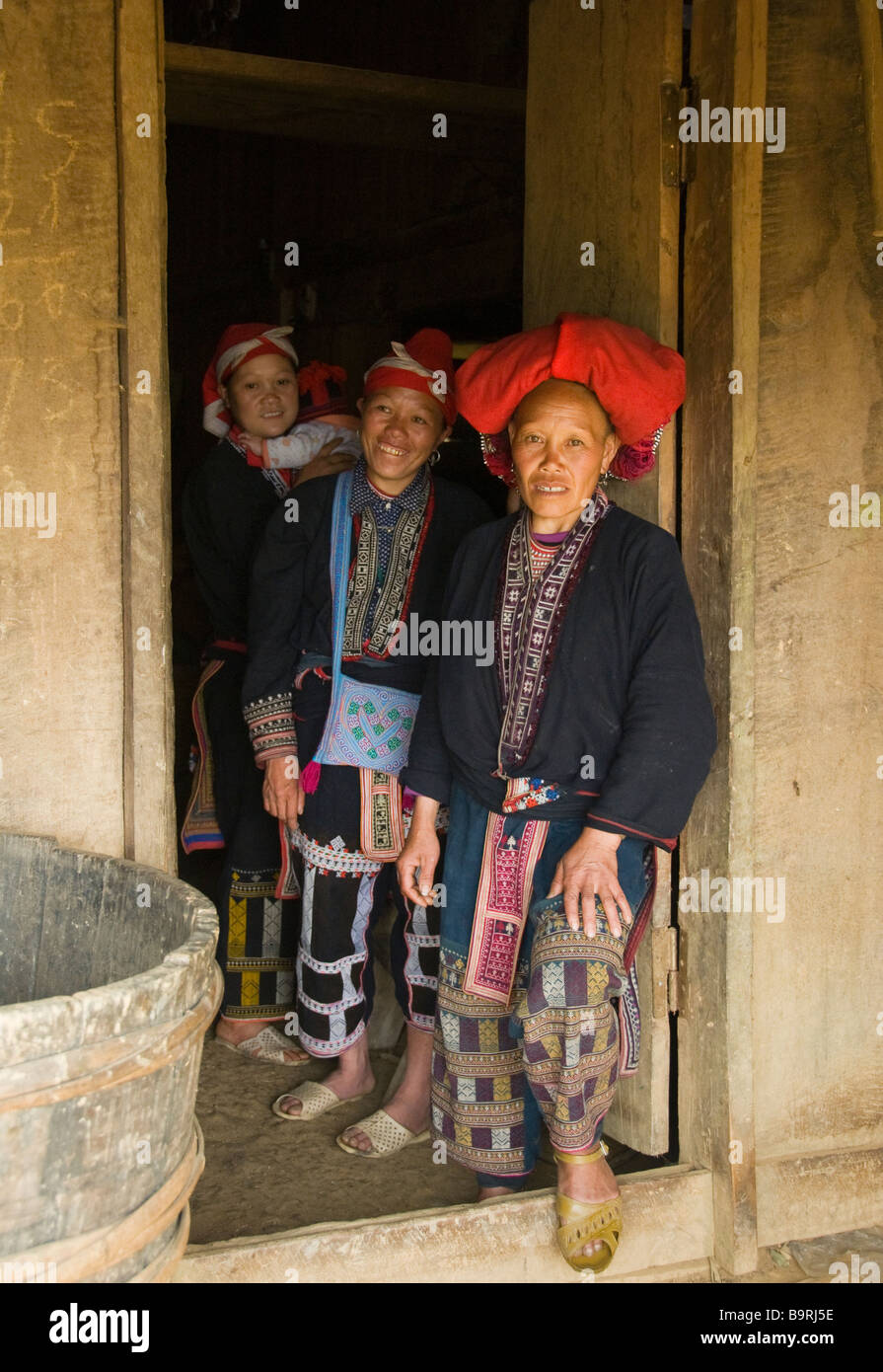 Yao women in traditional costume hi-res stock photography and images ...