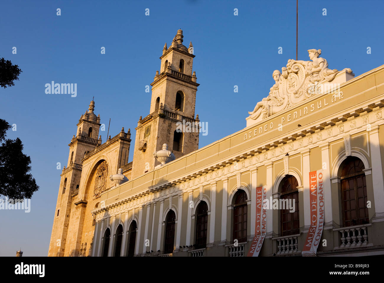 Merida mexico plaza mayor hi-res stock photography and images - Alamy