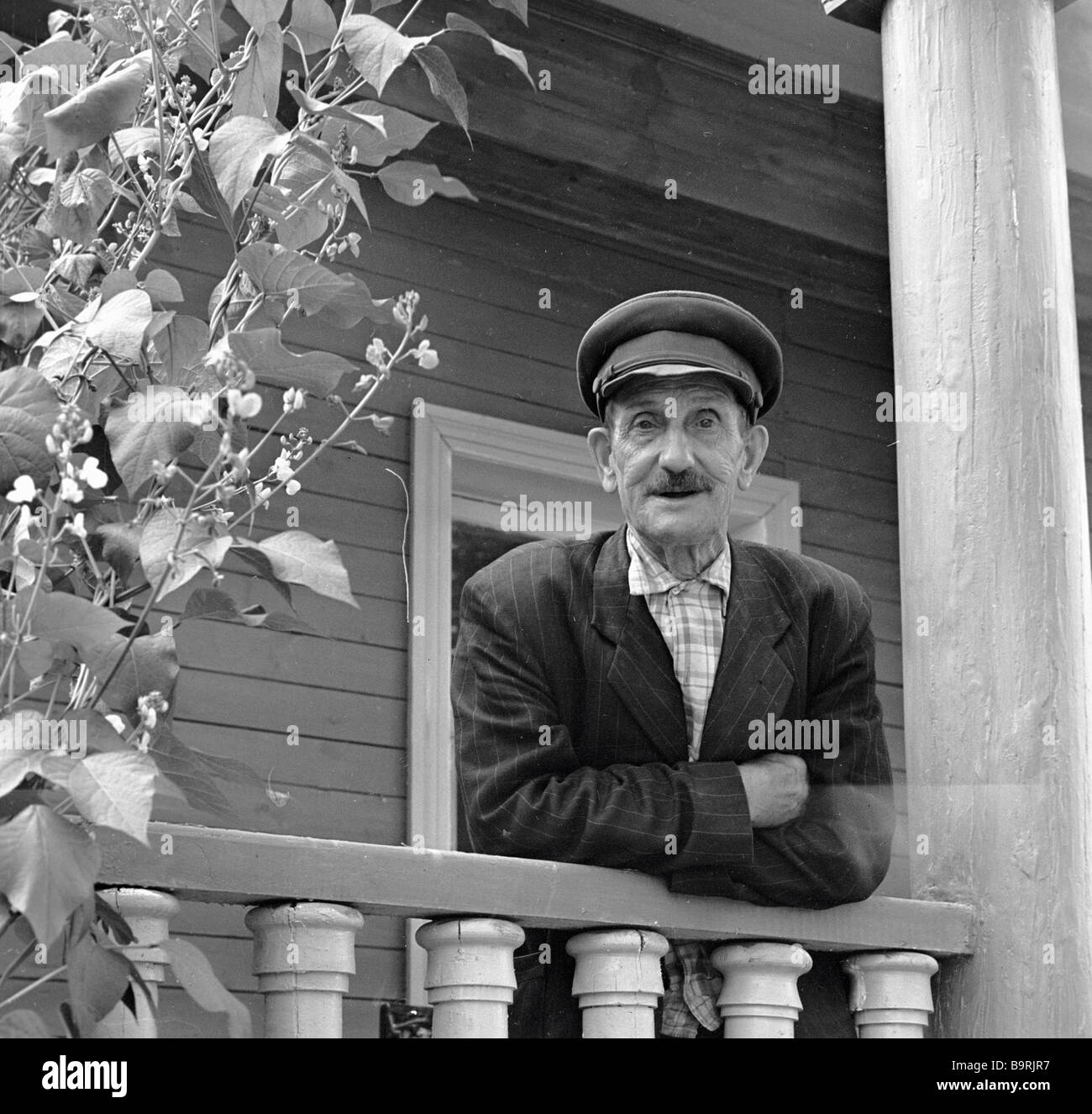 Mikhial Simonov a watchman at the Chekhov house museum Stock Photo - Alamy