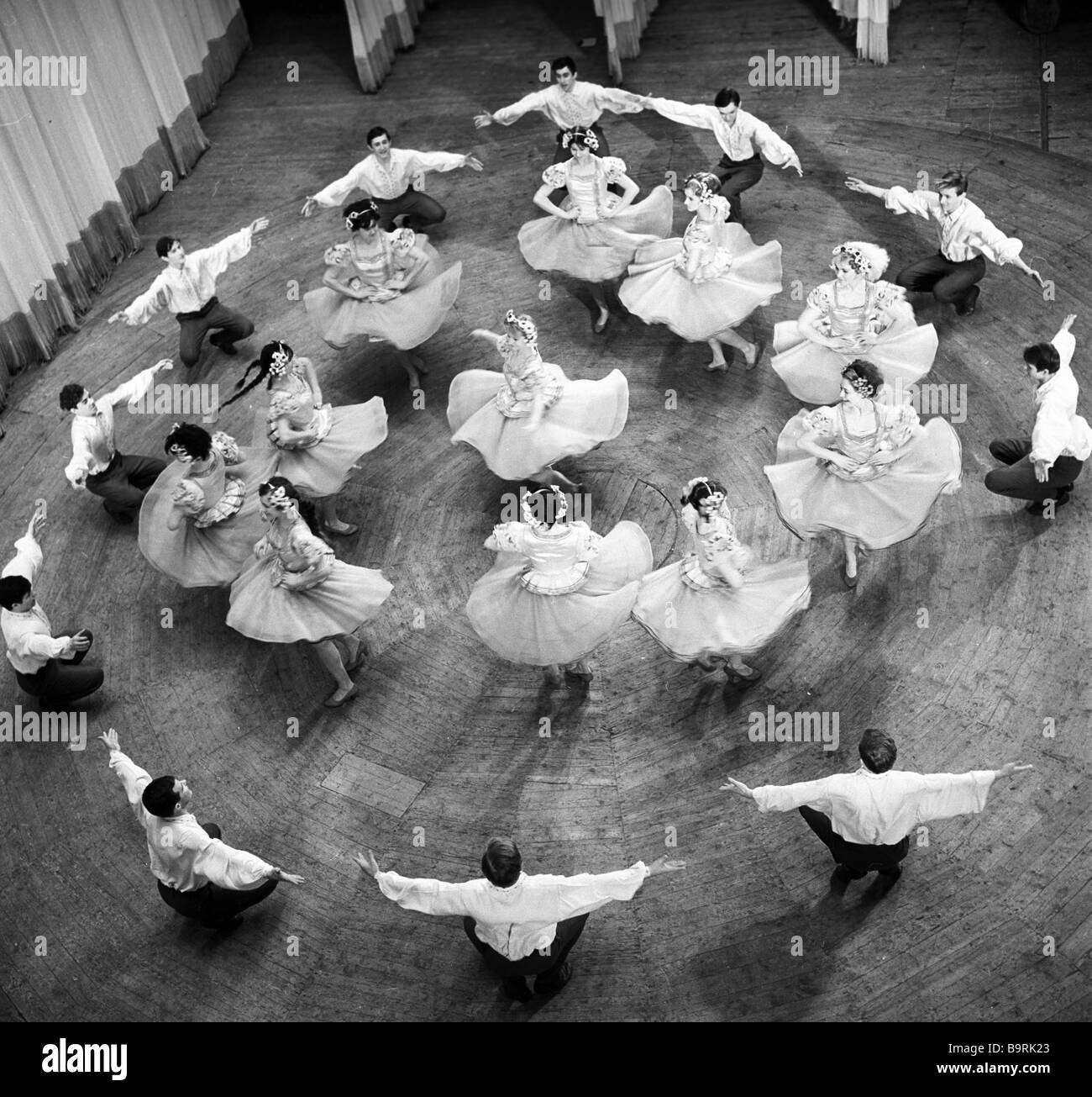 The Darnichanka dance company from Kiev performing Ukrainian youth ...