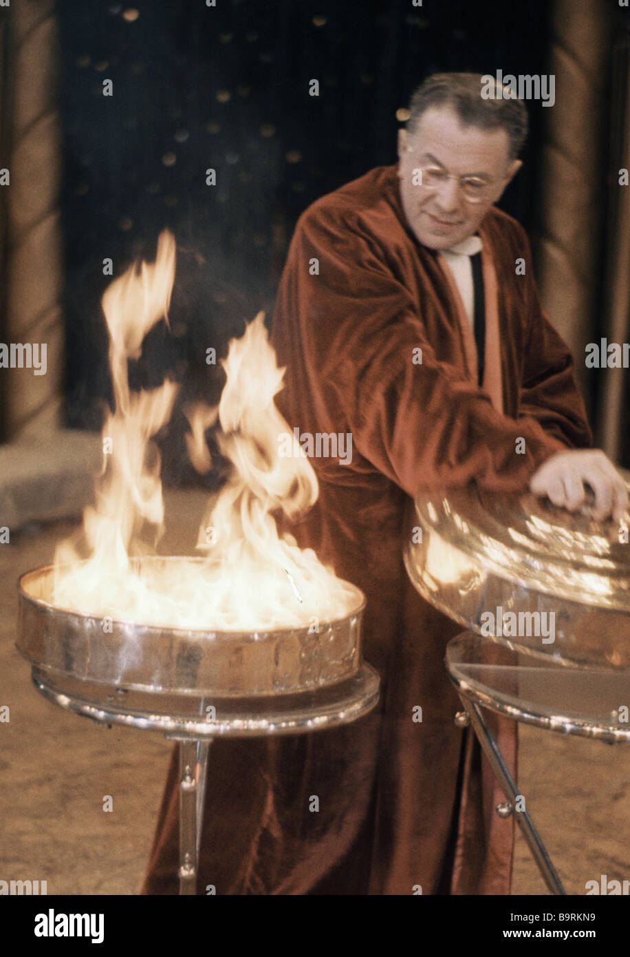 Illusionist Emil Kio on stage of the Moscow Circus Stock Photo - Alamy
