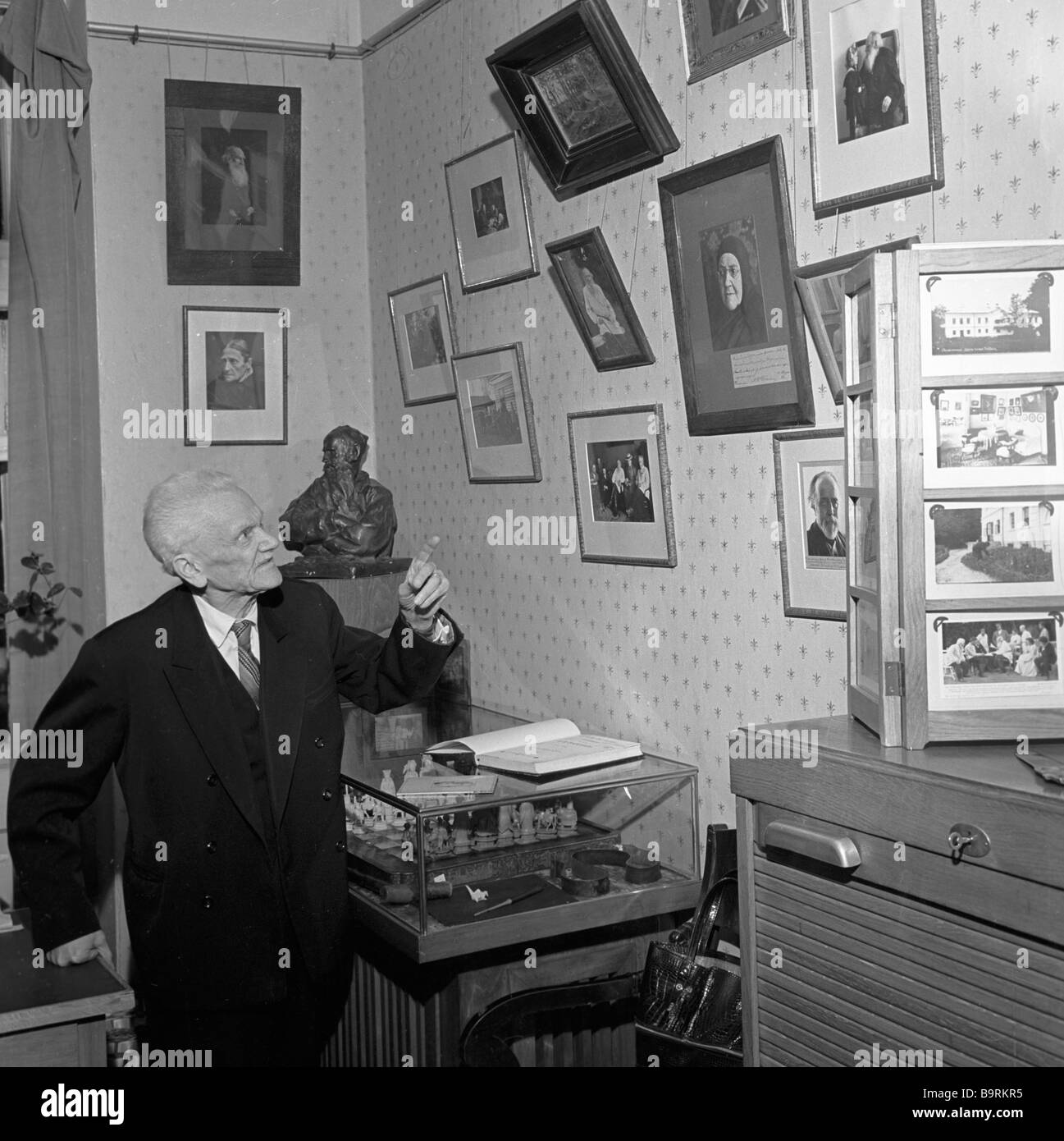Pianist Alexander Goldenweiser People s Actor of the USSR in his small ...
