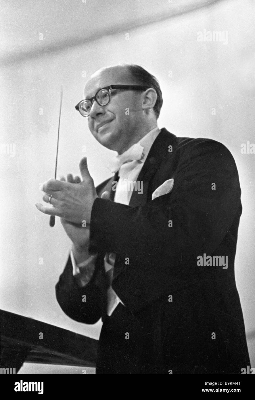 Orchestra conductor Gennadi Rozhdestvensky answers applause after ...