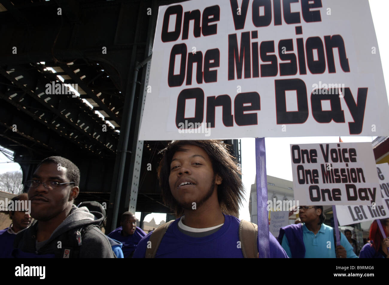 Hundreds of high school students march to raise awareness to reduce ...