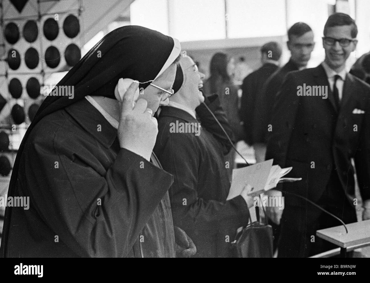Sisters of the Maria Regina Convent visiting the EXPO 67 Soviet ...