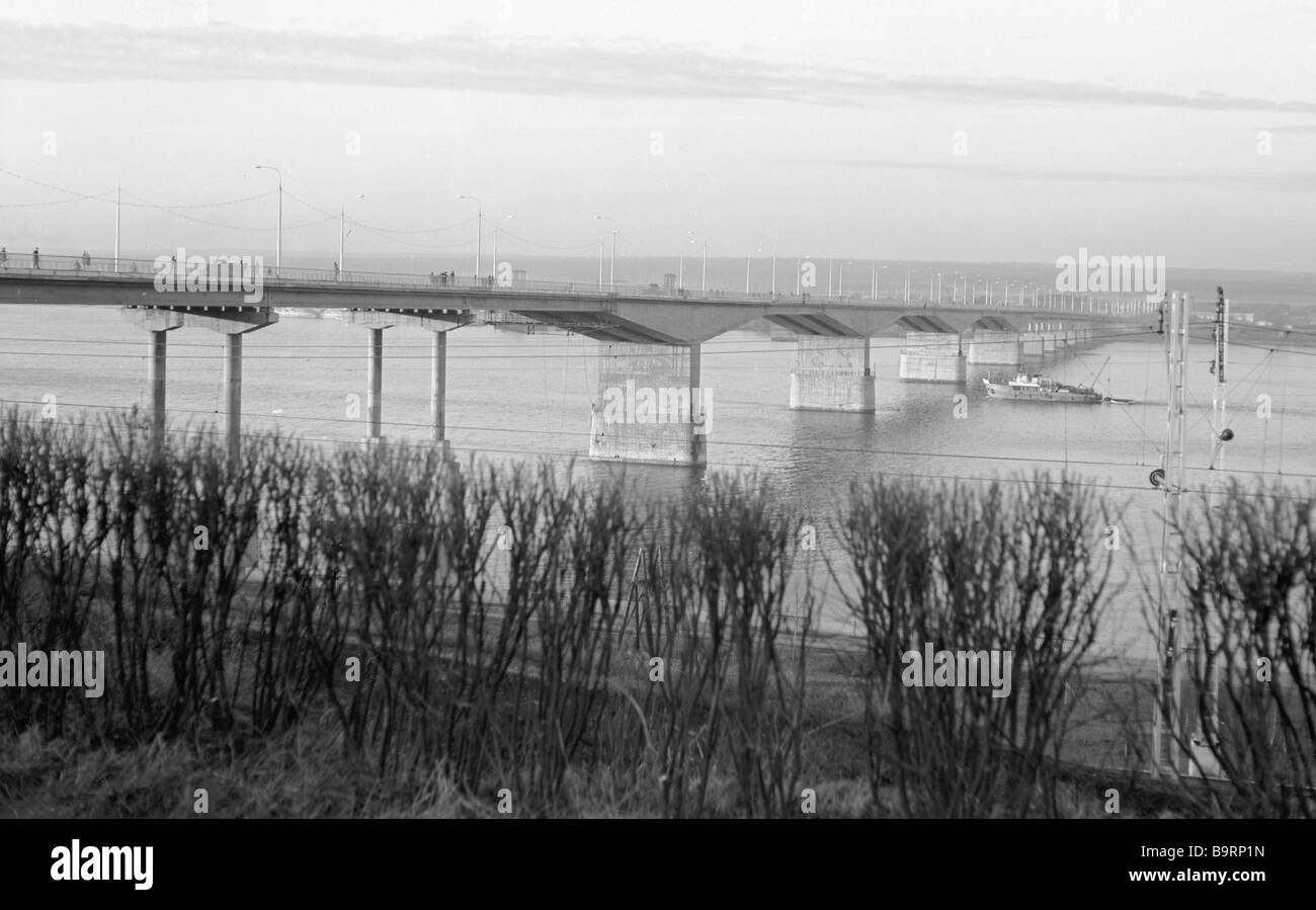 Bridge over the Kama river in Perm Stock Photo - Alamy