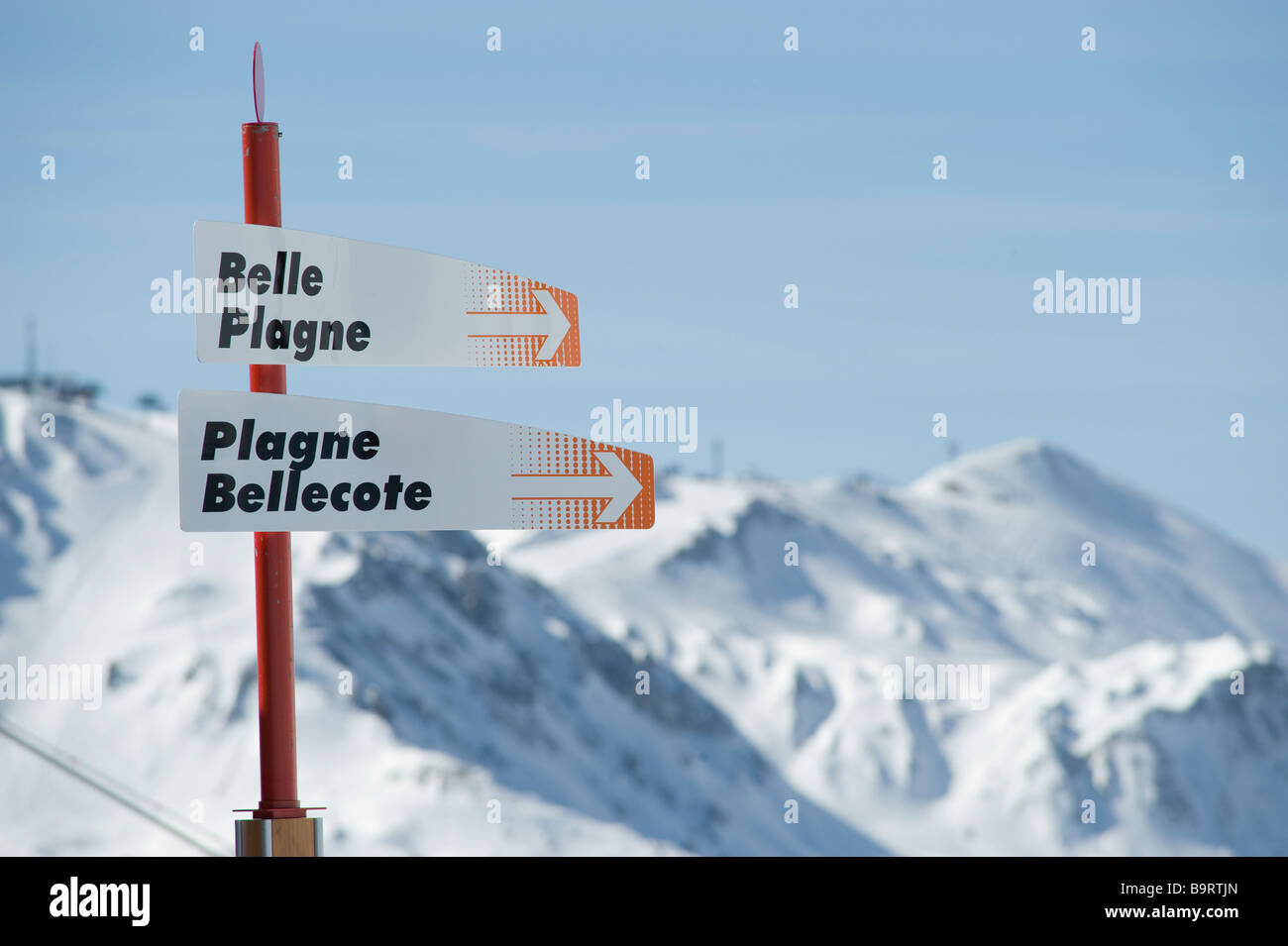Ski piste sign hi-res stock photography and images - Alamy