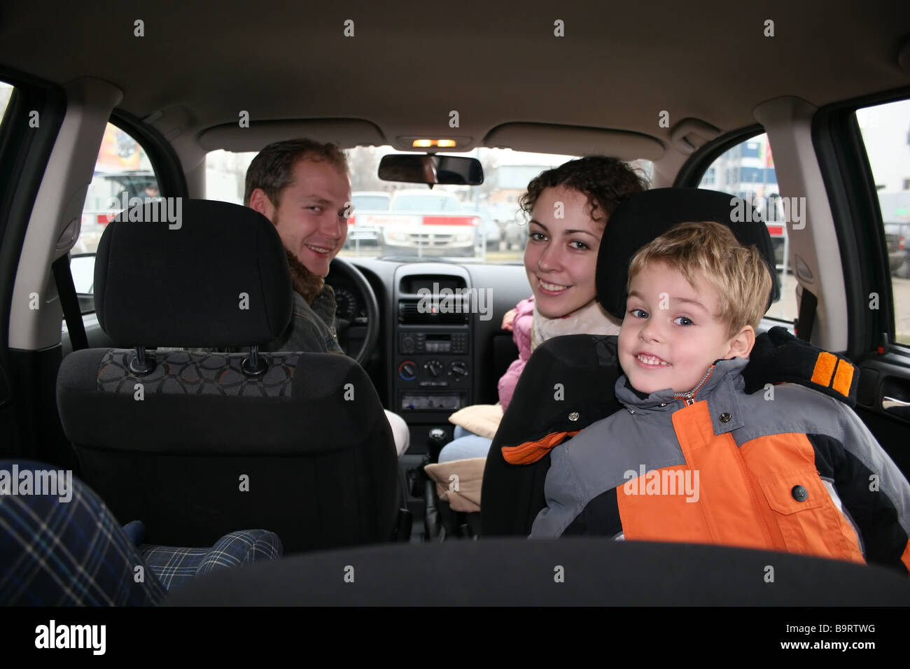 Mom driving car with kids hi-res stock photography and images - Alamy