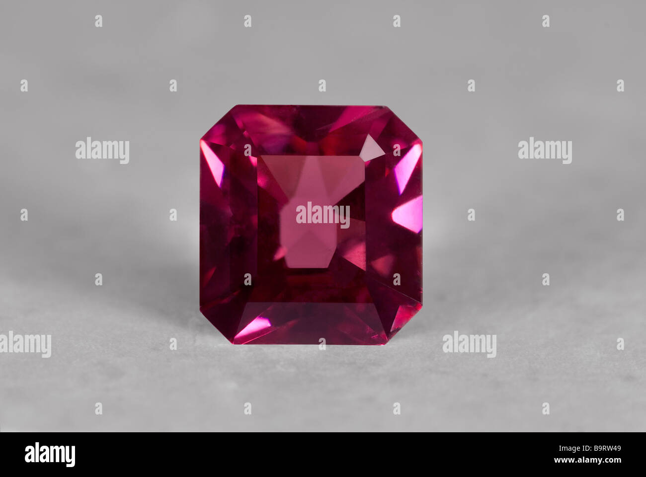 Rhodolite garnets hi-res stock photography and images - Alamy