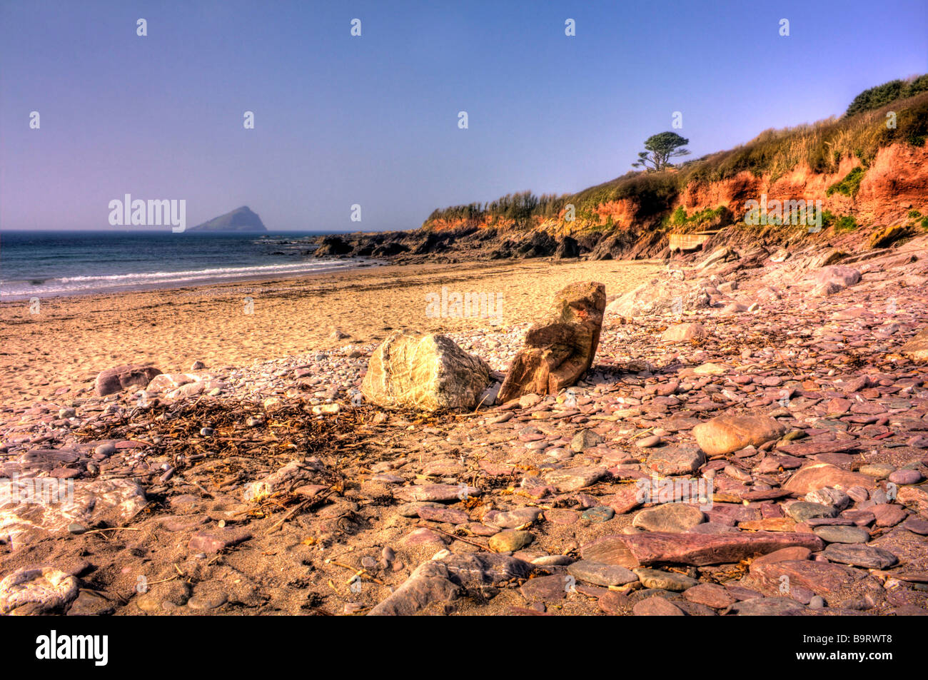 Rocky beach at Wembury Bay in Devon Stock Photo - Alamy