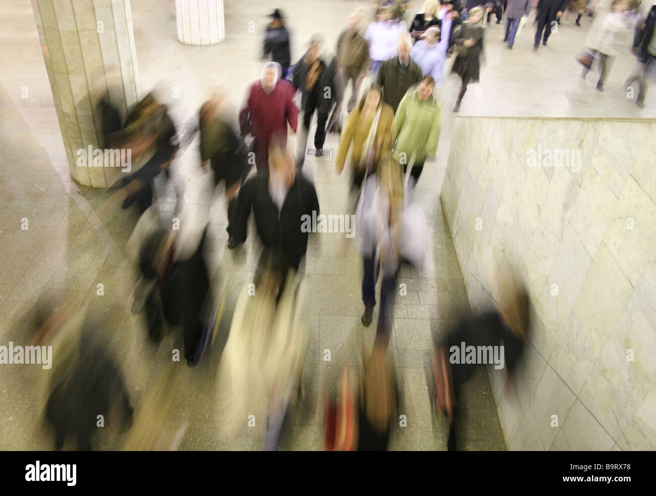 Moving men crowd hi-res stock photography and images - Alamy