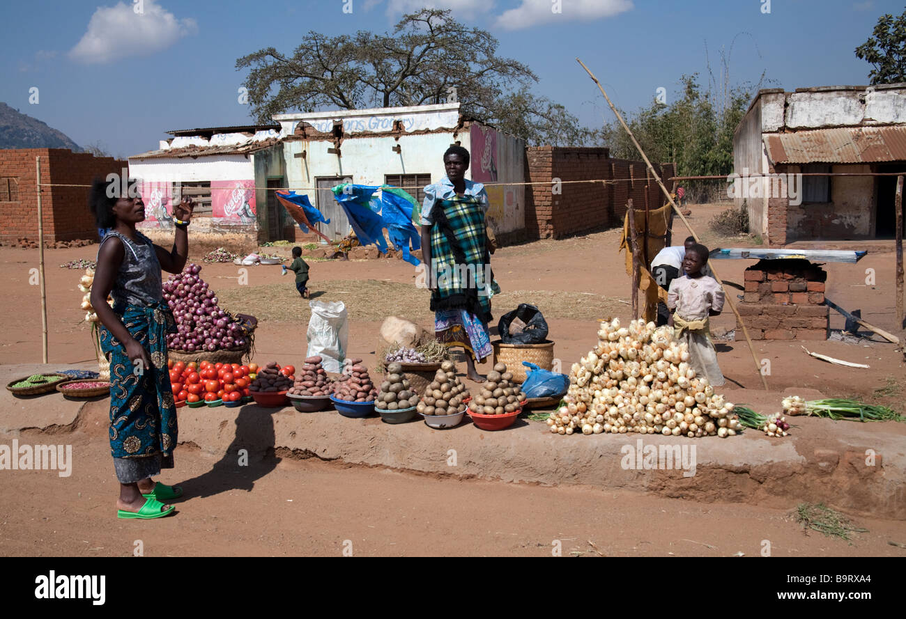 A roadside market between Zomba and Lilongwe in southern Malawi. Fresh ...