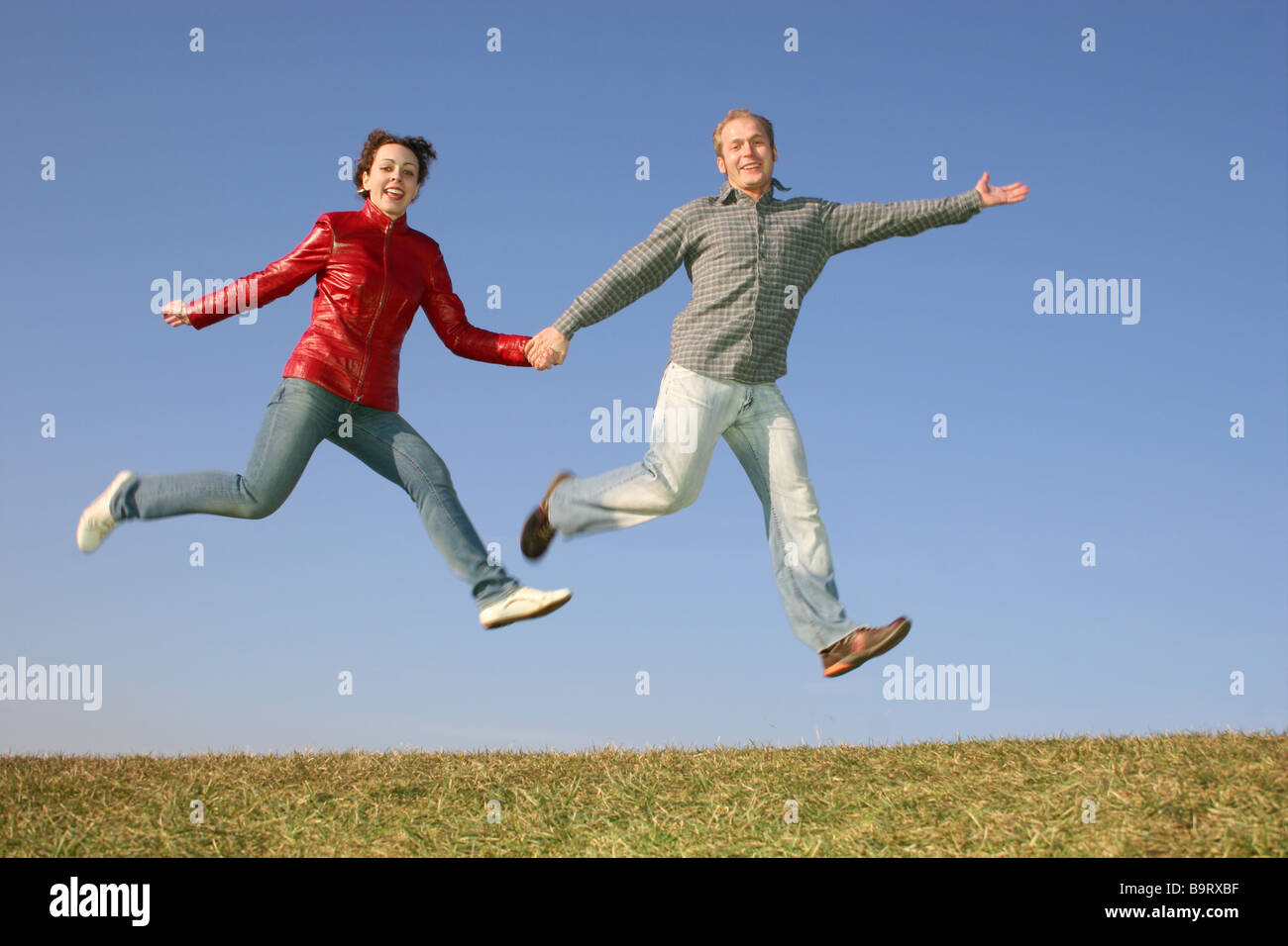 run fly jump couple 2 Stock Photo - Alamy