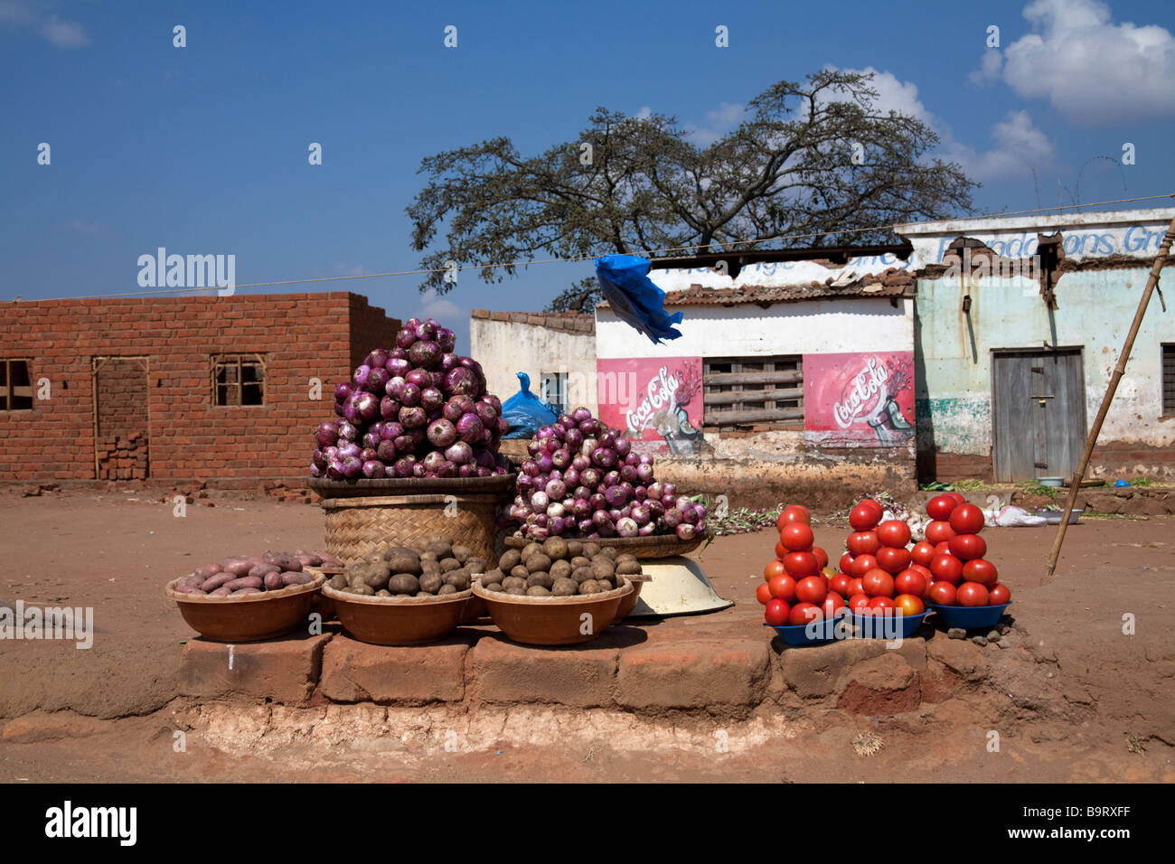 A roadside market between Zomba and Lilongwe in southern Malawi. Fresh ...