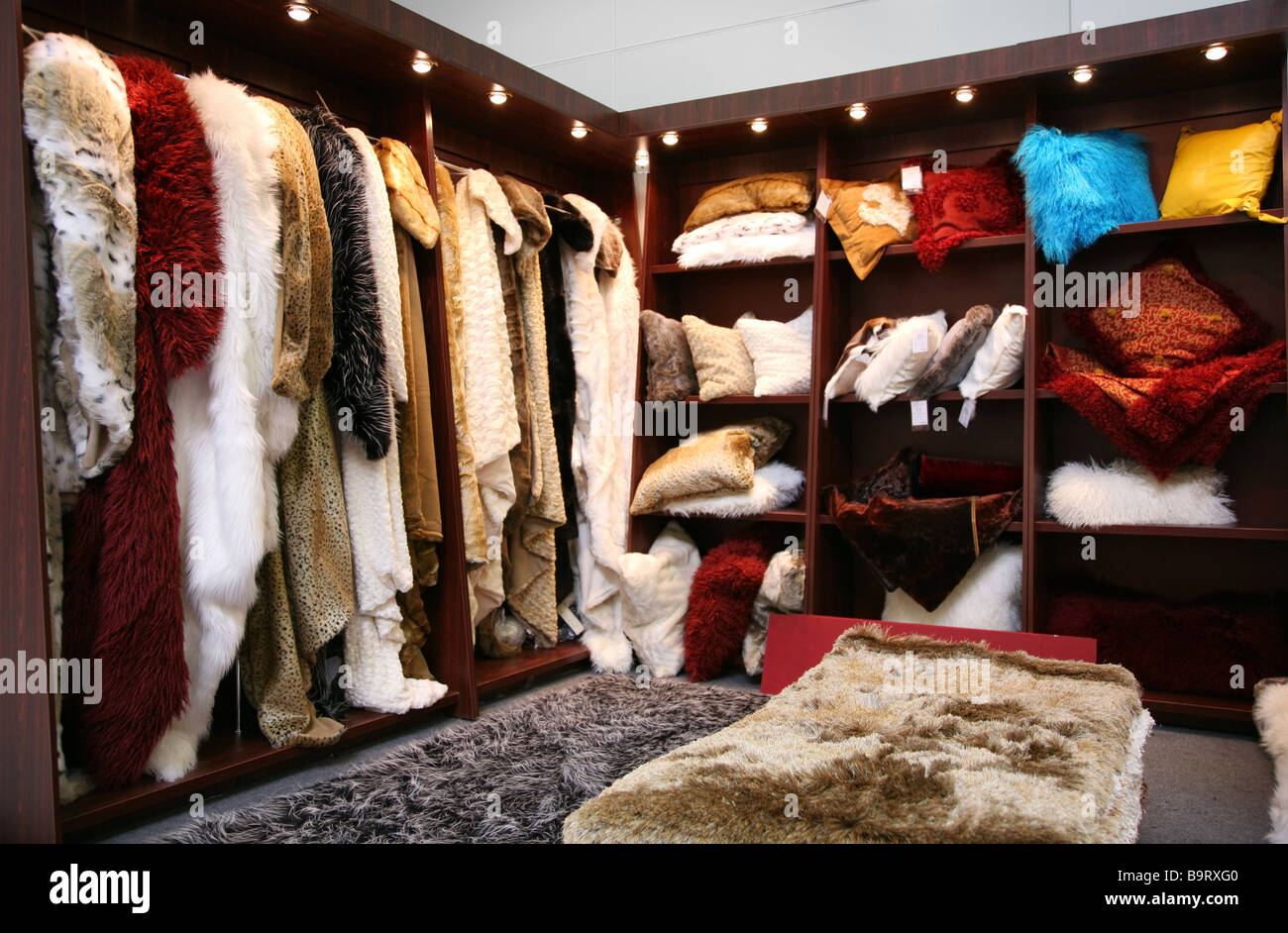 Faux fur shop hi-res stock photography and images - Alamy