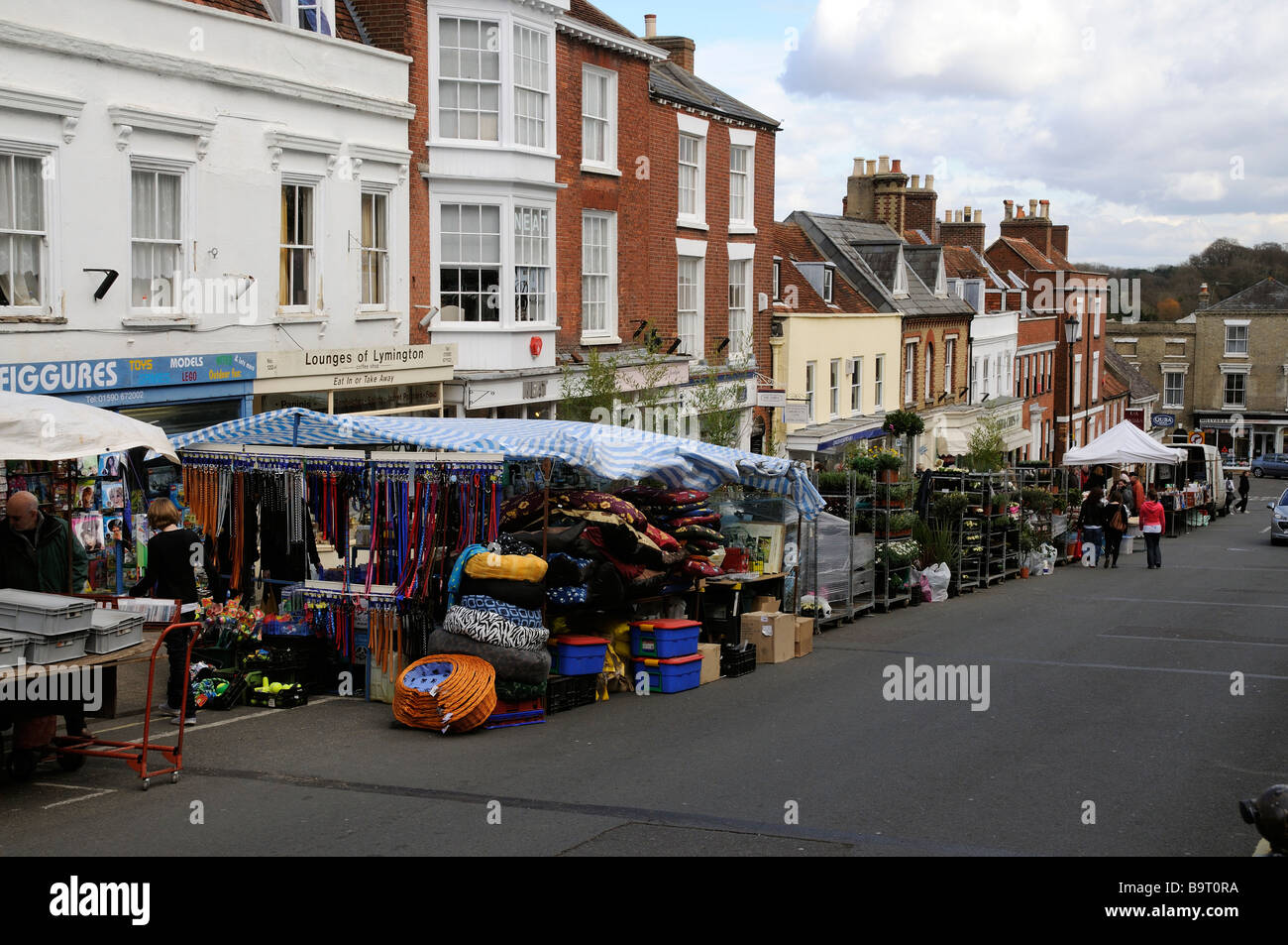 Lymington shopping street hi-res stock photography and images - Alamy