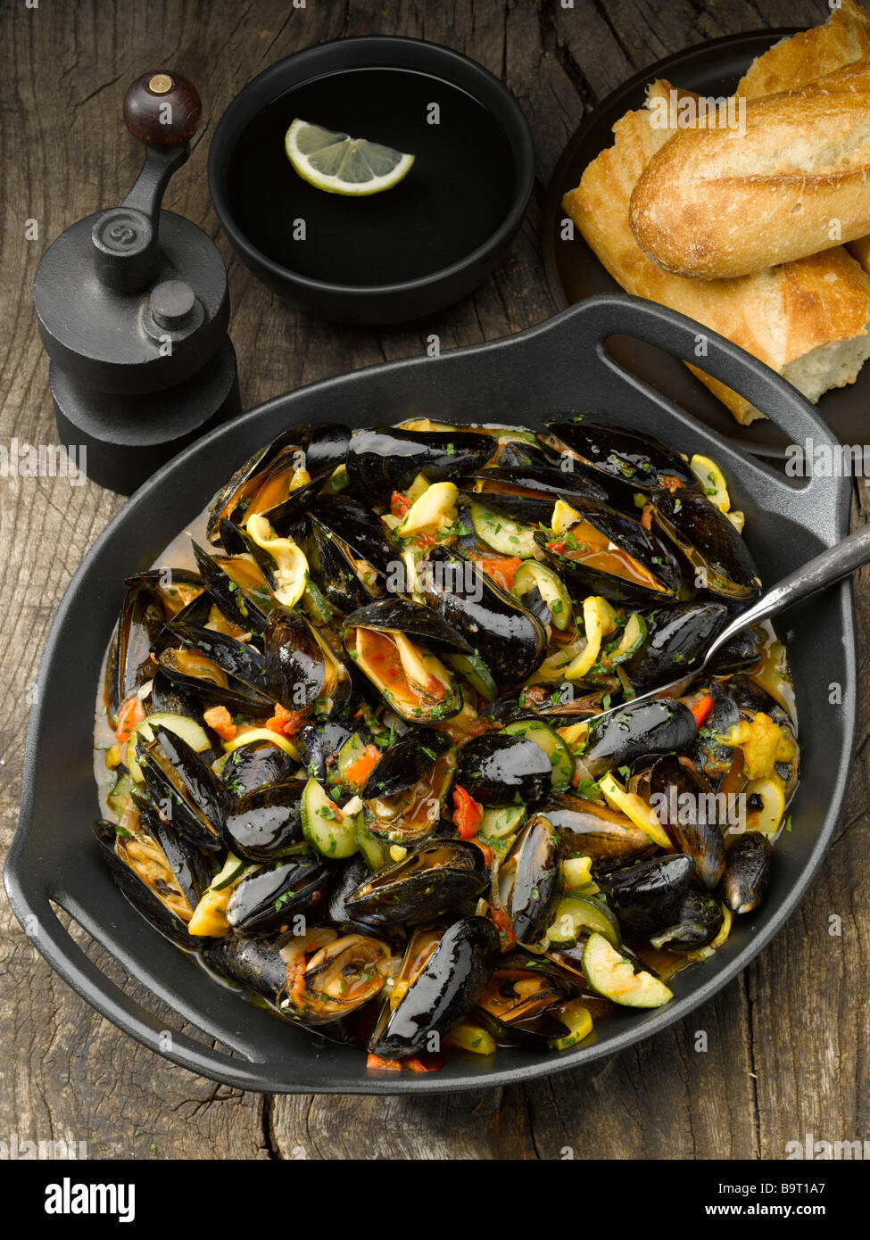 Italian seafood stew hi-res stock photography and images - Alamy