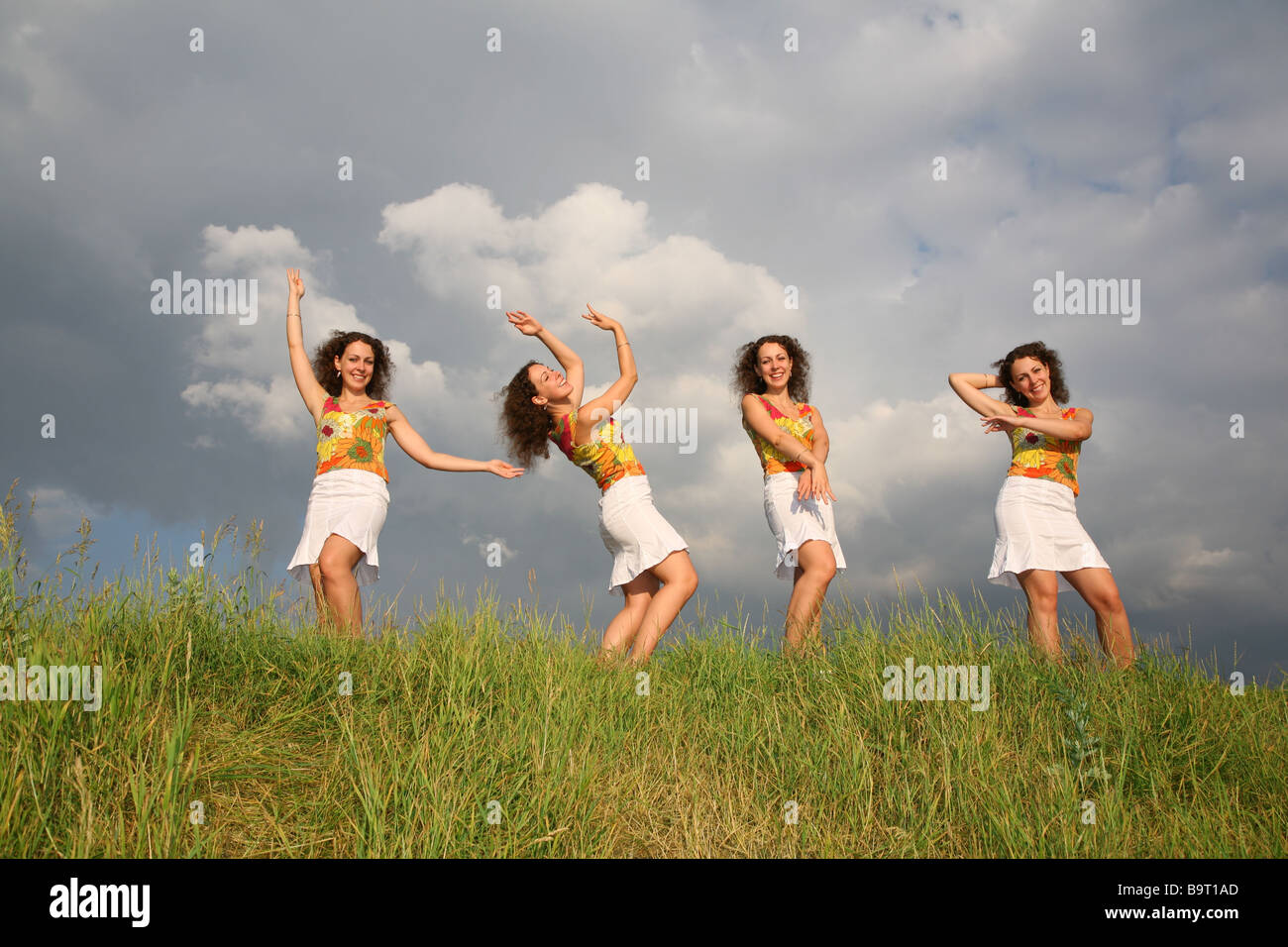 Twins sisters dancers hi-res stock photography and images - Alamy