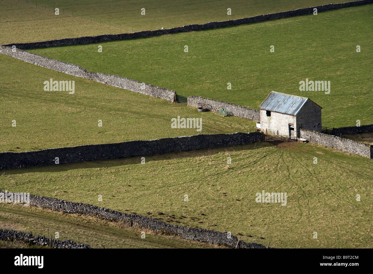 Derbyshire barn and field system Stock Photo - Alamy