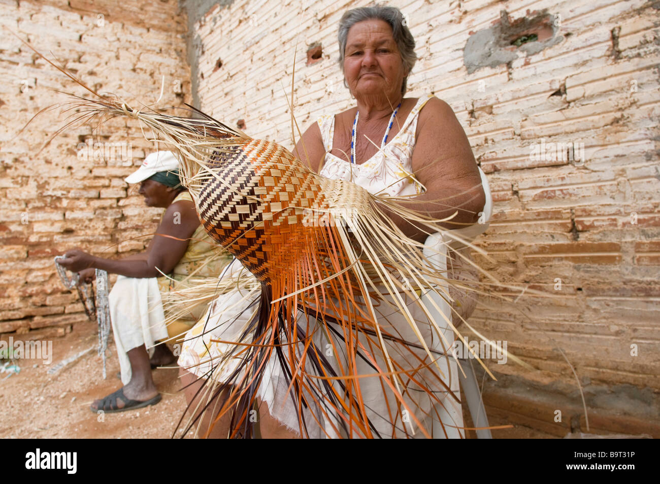 Straw hat vendor hi-res stock photography and images - Alamy