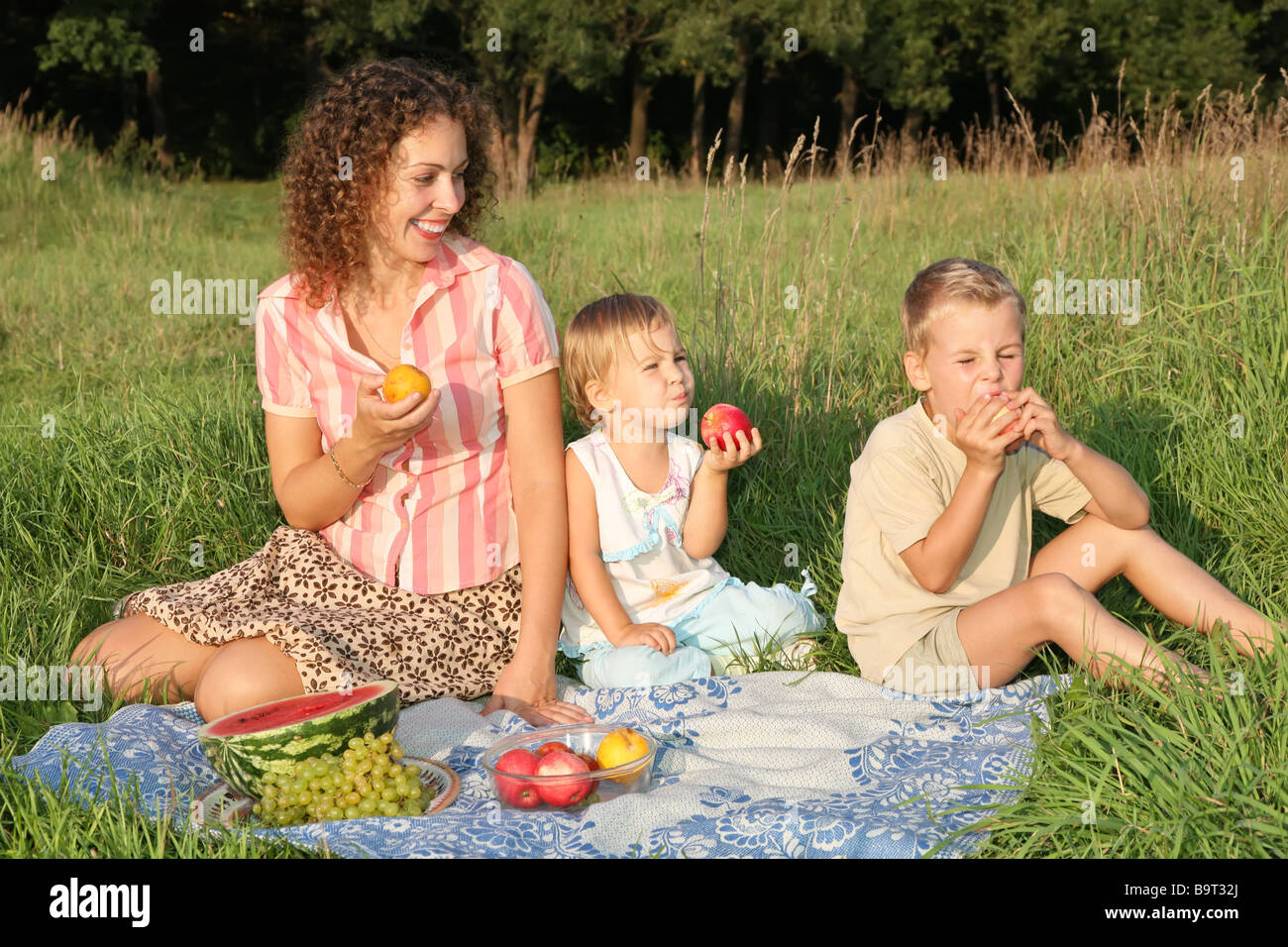 Children acitivities hi-res stock photography and images - Alamy