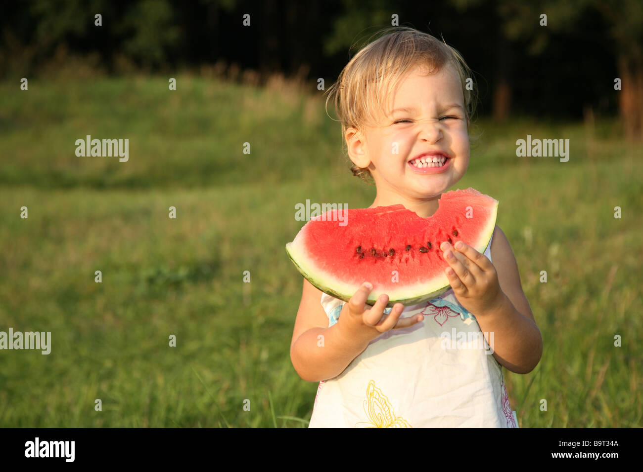 Children eating fruit messy hi-res stock photography and images - Alamy