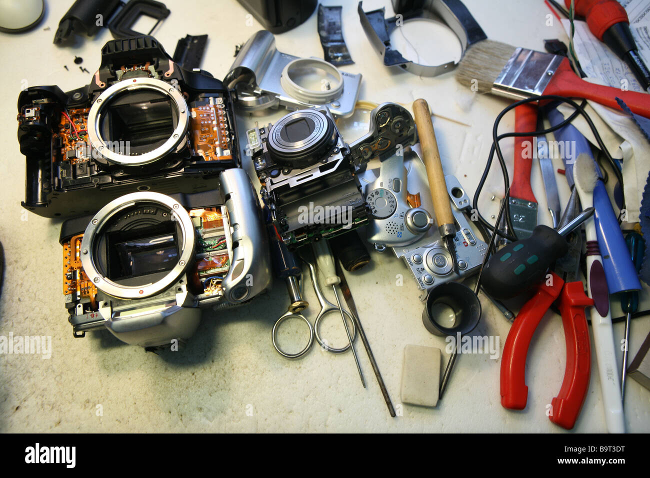 Close up opening camera lens hi-res stock photography and images - Alamy