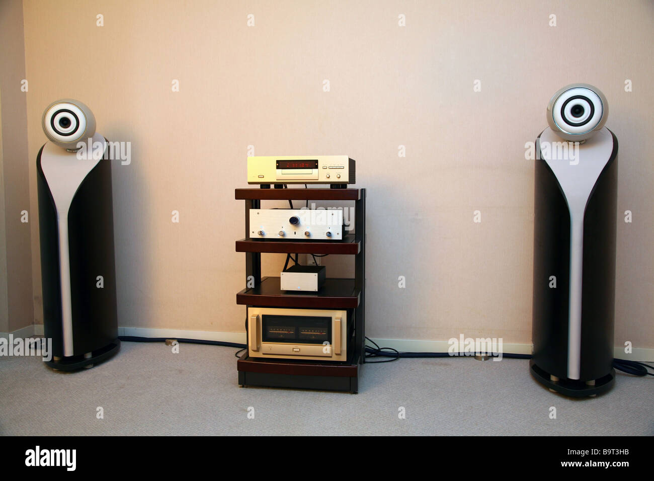 Hi fidelity hi-res stock photography and images - Alamy