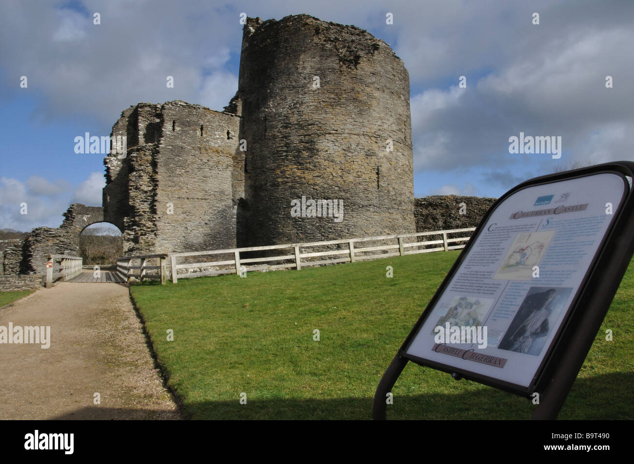 Cilgerran castle hi-res stock photography and images - Alamy