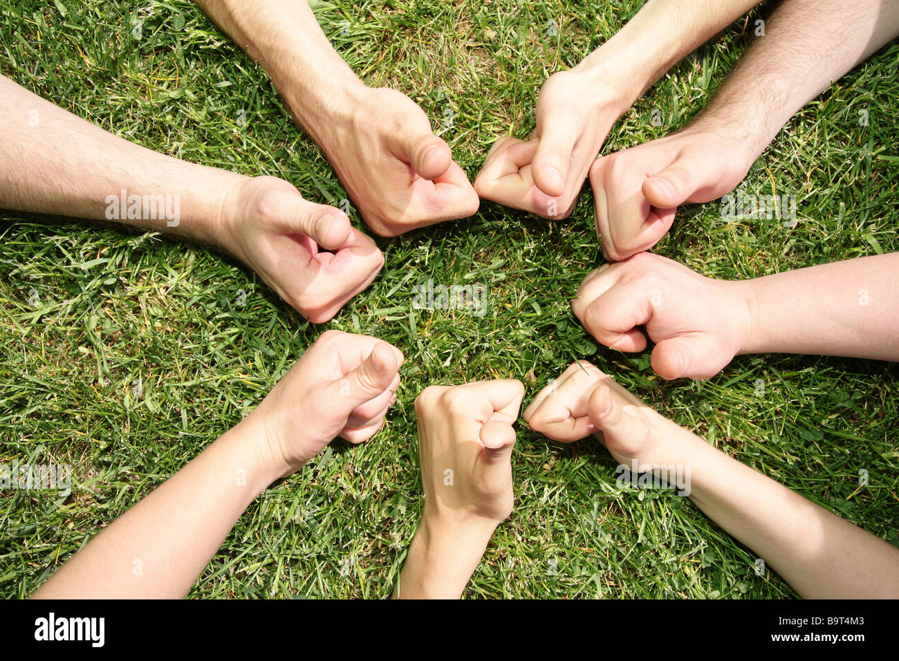 Hands with the fingers lifted upwards on the ground Stock Photo - Alamy