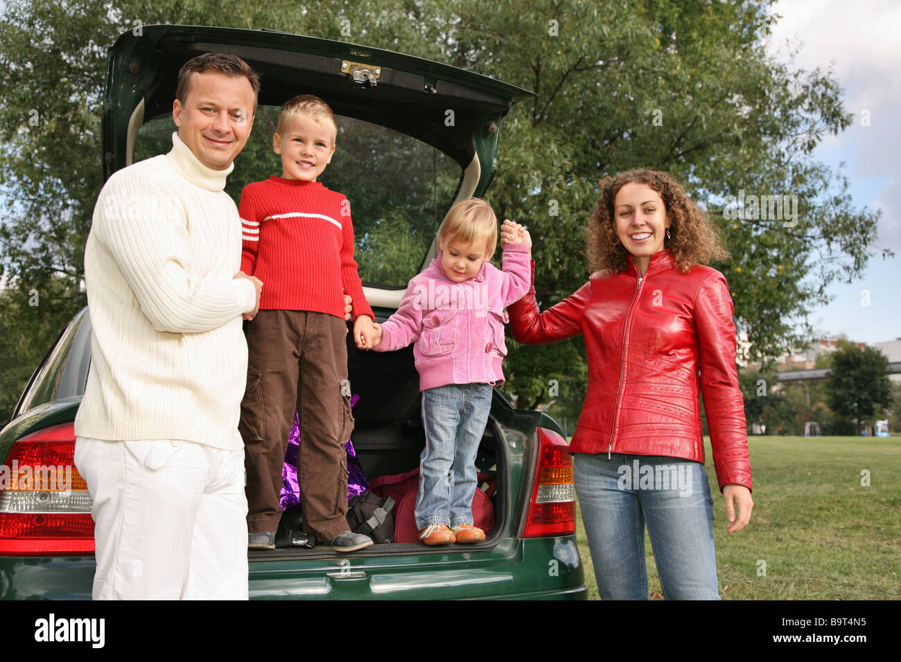 family and car Stock Photo - Alamy