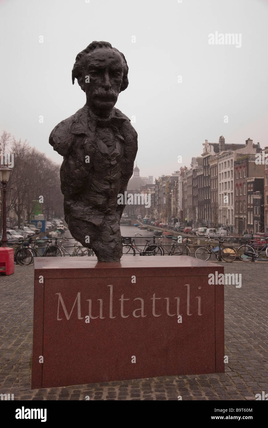 Bronze Multatuli Statue Amsterdam Stock Photo - Alamy