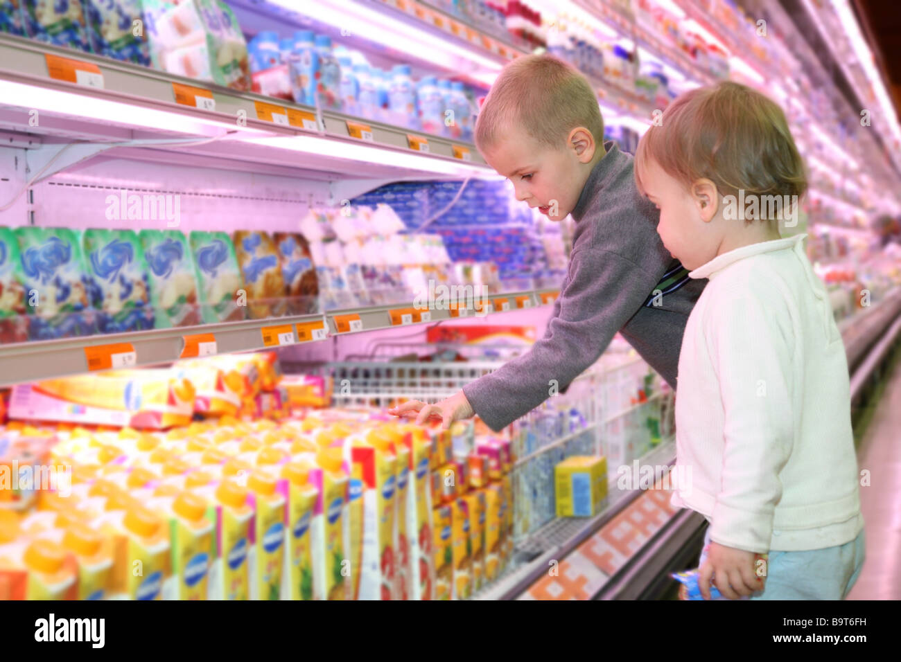 children in the supermarket Stock Photo - Alamy