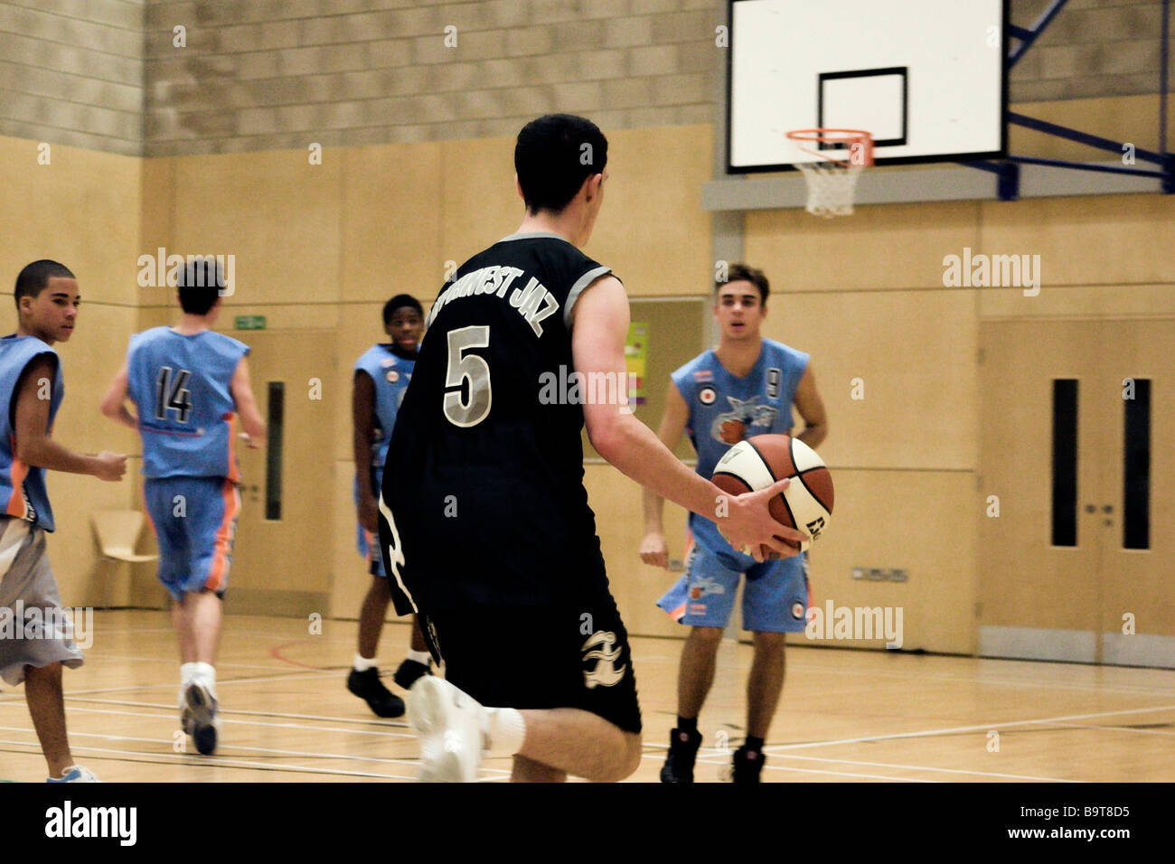 basketball player attacking defense Stock Photo - Alamy