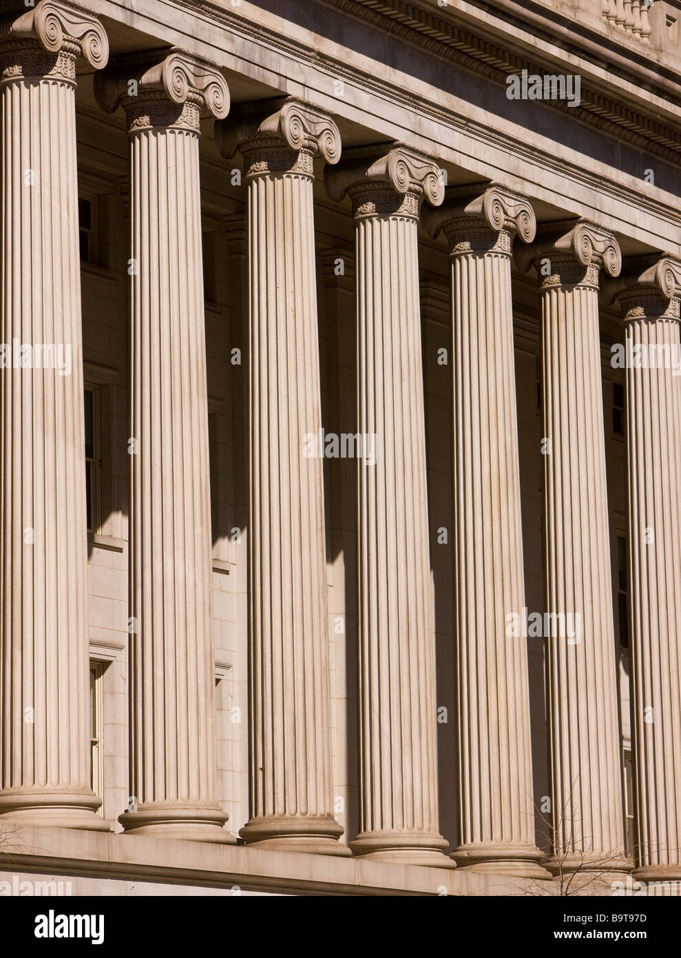 Us treasury building columns hi-res stock photography and images - Alamy
