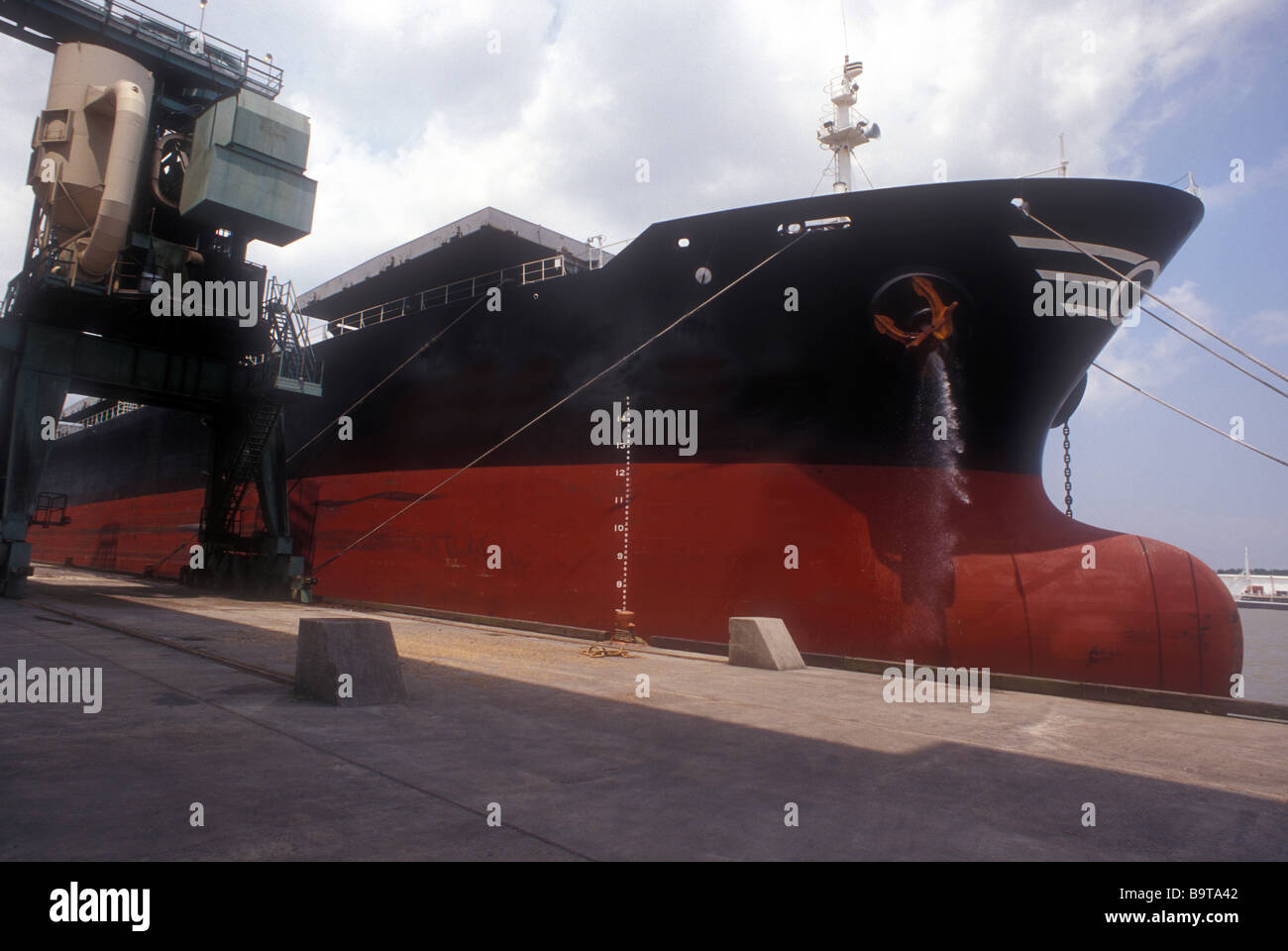 Ocean going vessel hi-res stock photography and images - Alamy
