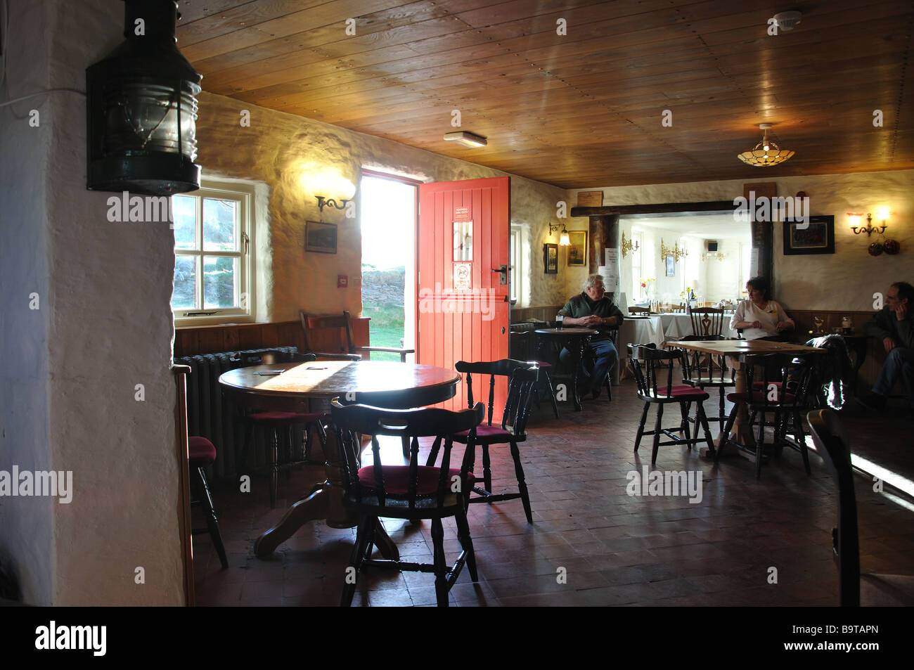 Traditional Welsh pub interior Dinas Cross Pembrokeshire Stock Photo ...