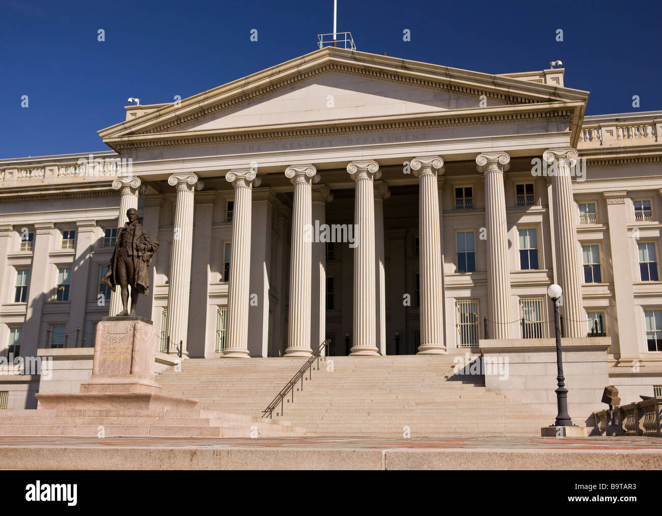 Us department of treasury building hi-res stock photography and images ...