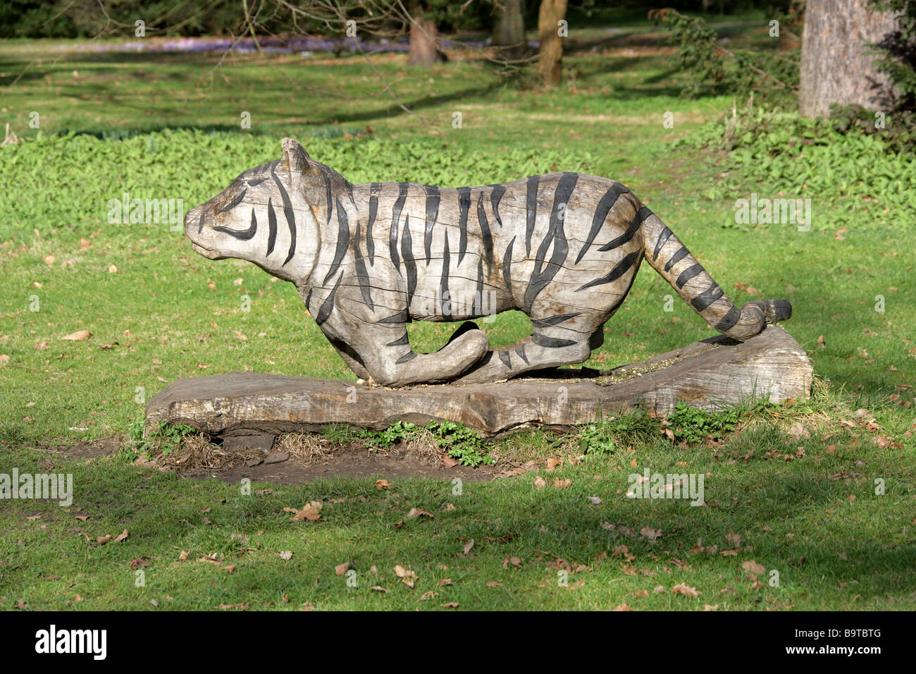 Wooden Tiger Carving, Royal Botanic Gardens, Kew, Richmond, Surrey ...