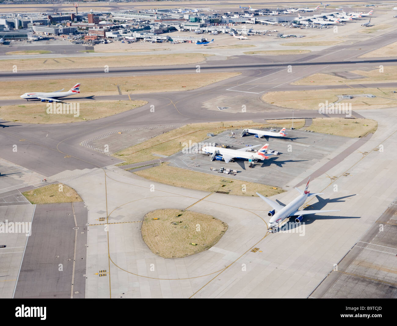 An aerial view of heathrow airport hi-res stock photography and images ...