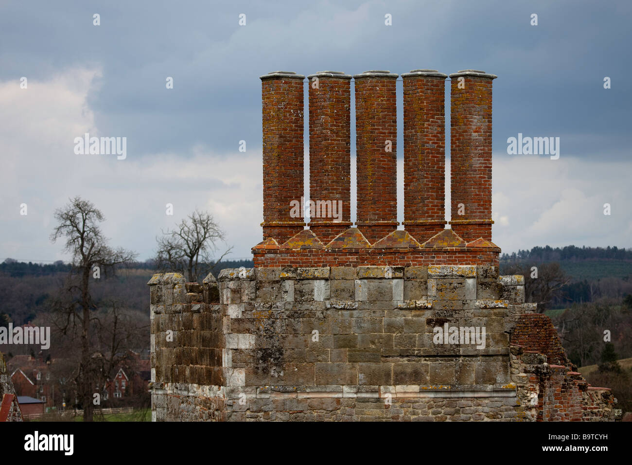 Elizabethan chimneys hi-res stock photography and images - Alamy