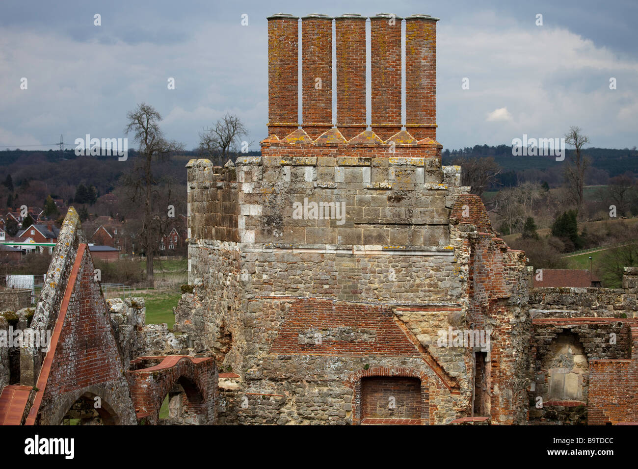 Elizabethan chimneys hi-res stock photography and images - Alamy